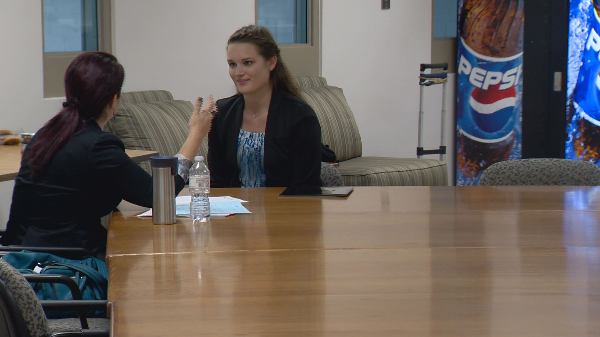 Mock interviews put high school seniors at ease | 9news.com