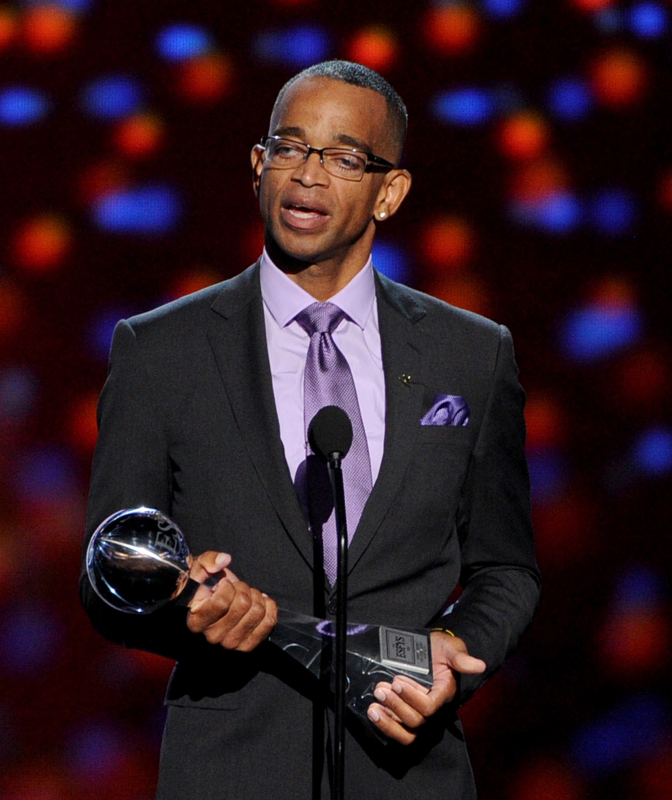 ESPN's Stuart Scott dies after lengthy battle with cancer | 9news.com