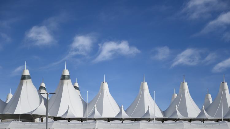 Flight returns to DIA shortly after takeoff | 9news.com