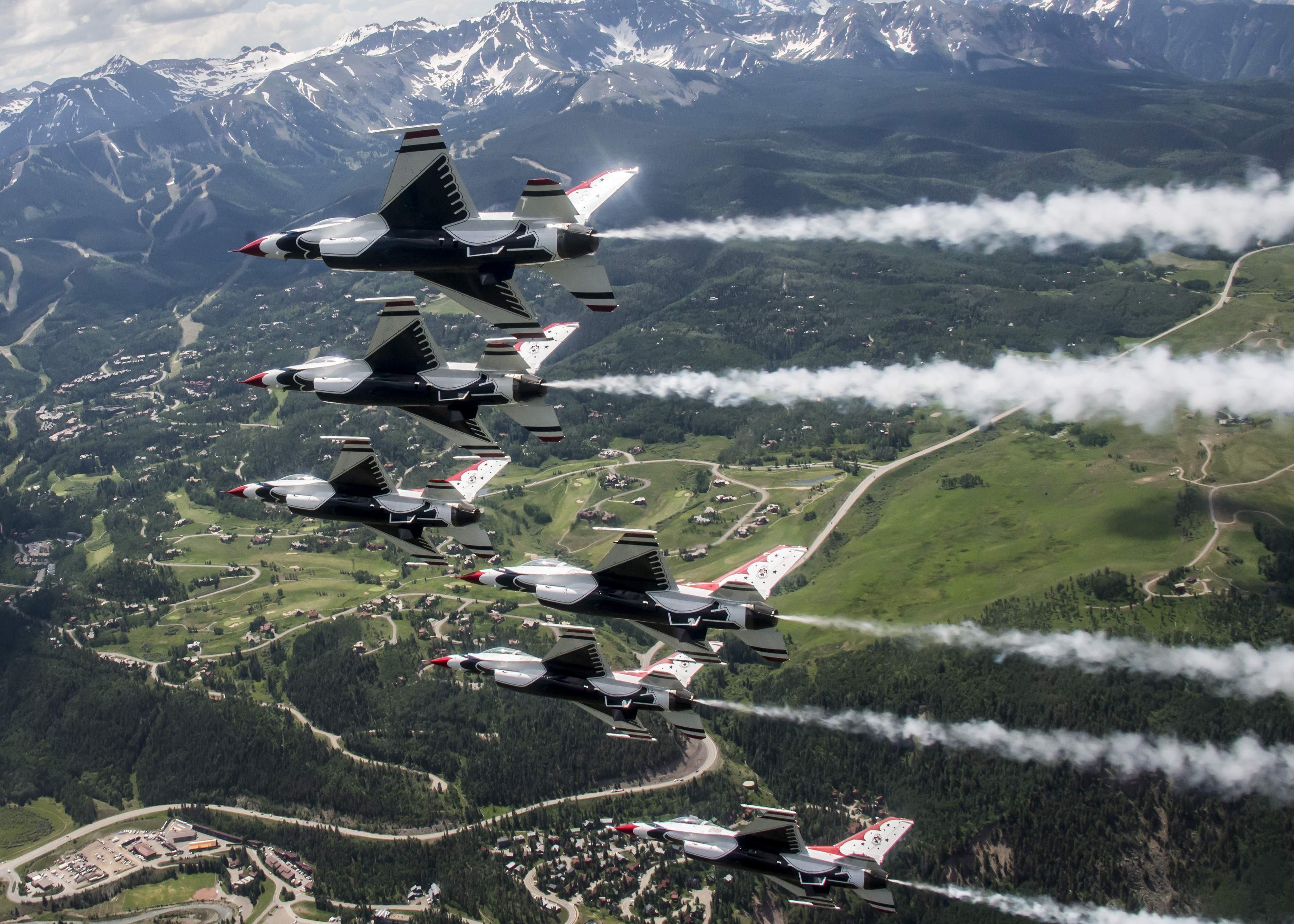 USAF Thunderbirds capture epic flight in Telluride | 9news.com