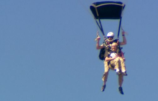 WWII vet, 90, celebrates birthday by jumping from plane | 9news.com