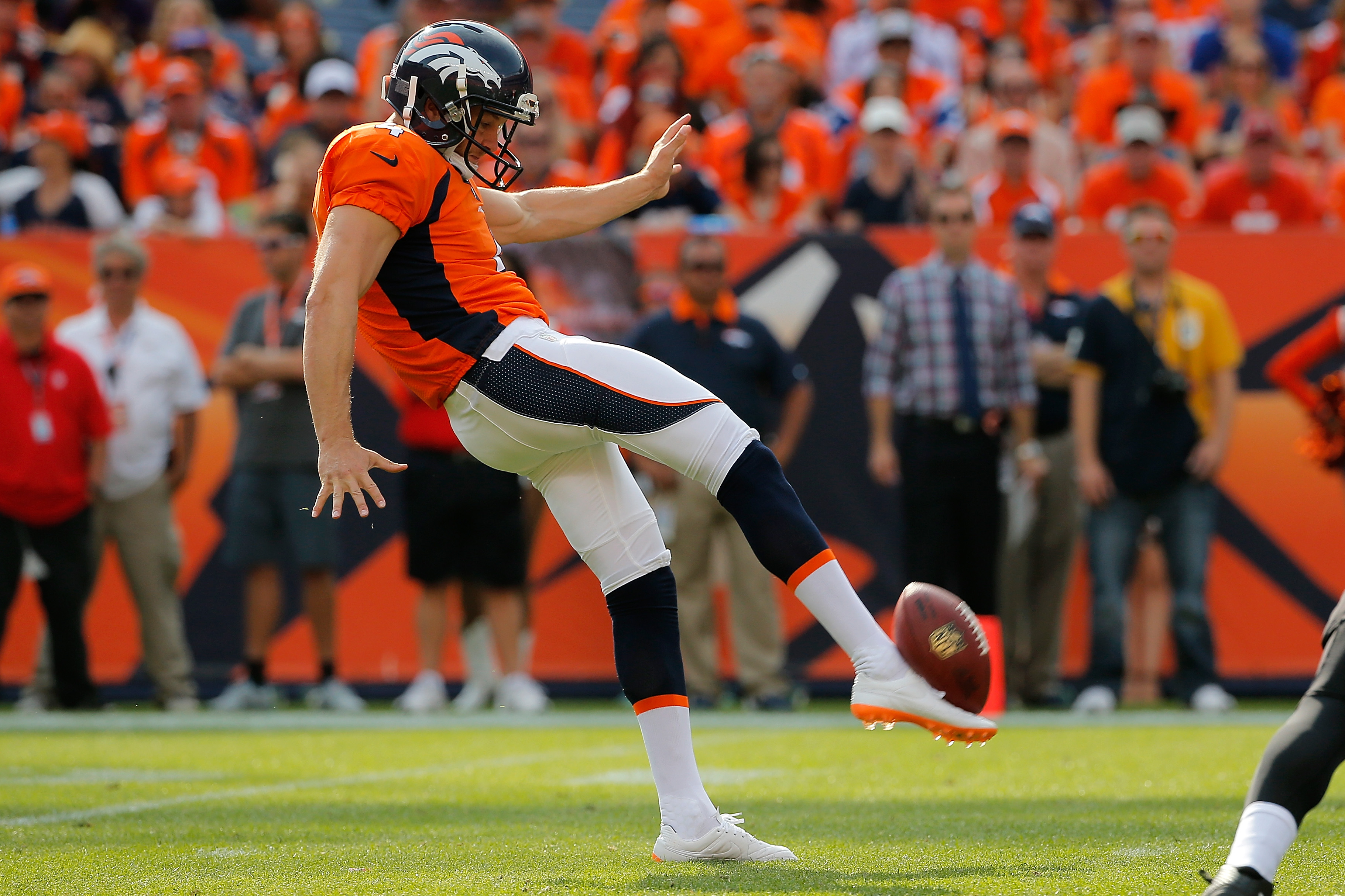 Britton Colquitt comes through with clutch punts | 9news.com