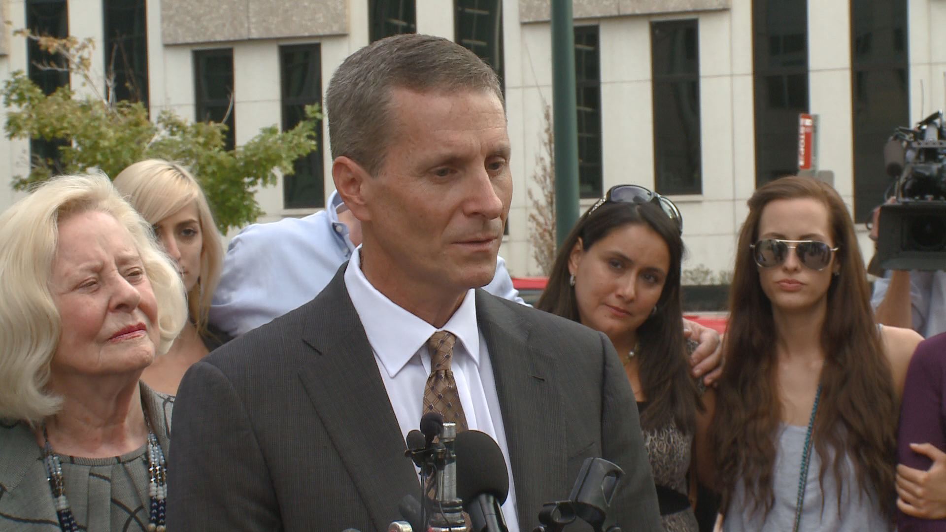 Jury finds man guilty of pushing wife off cliff | 9news.com