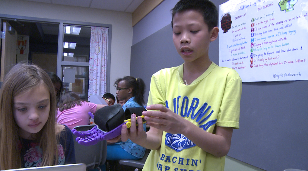 Students print, build prosthetic hands for needy kids | 9news.com