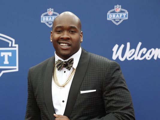 Video appearing to show Laremy Tunsil using bong, gas mask surfaces ...