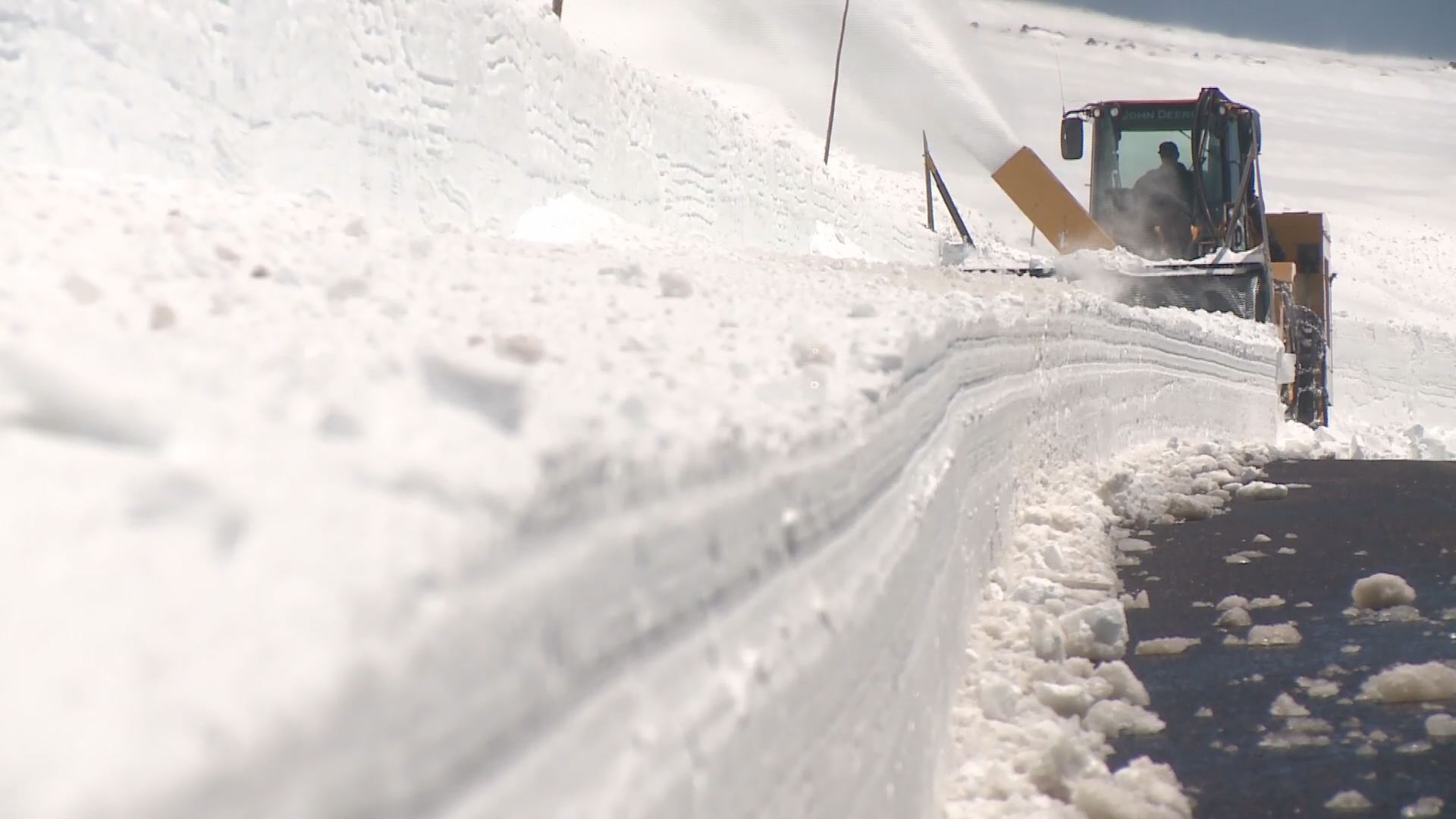 Plowing Trail Ridge Road at Rocky Mountain National Park | 9news.com