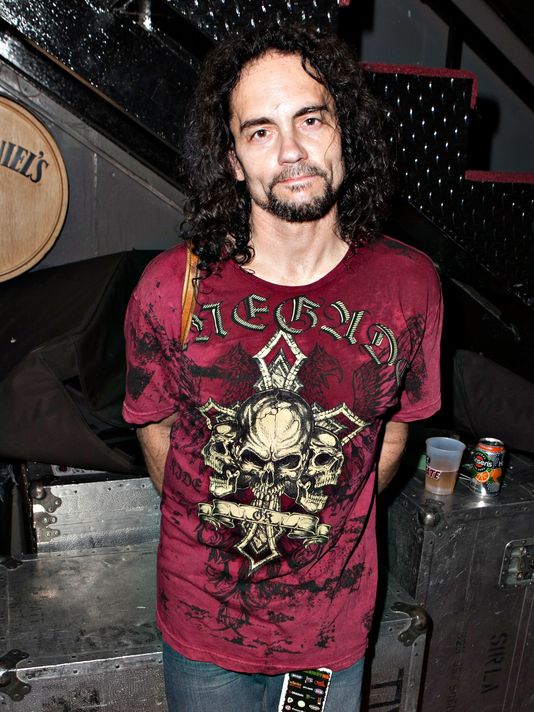 Ex-Megadeth drummer Nick Menza collapses on stage, dies | 9news.com