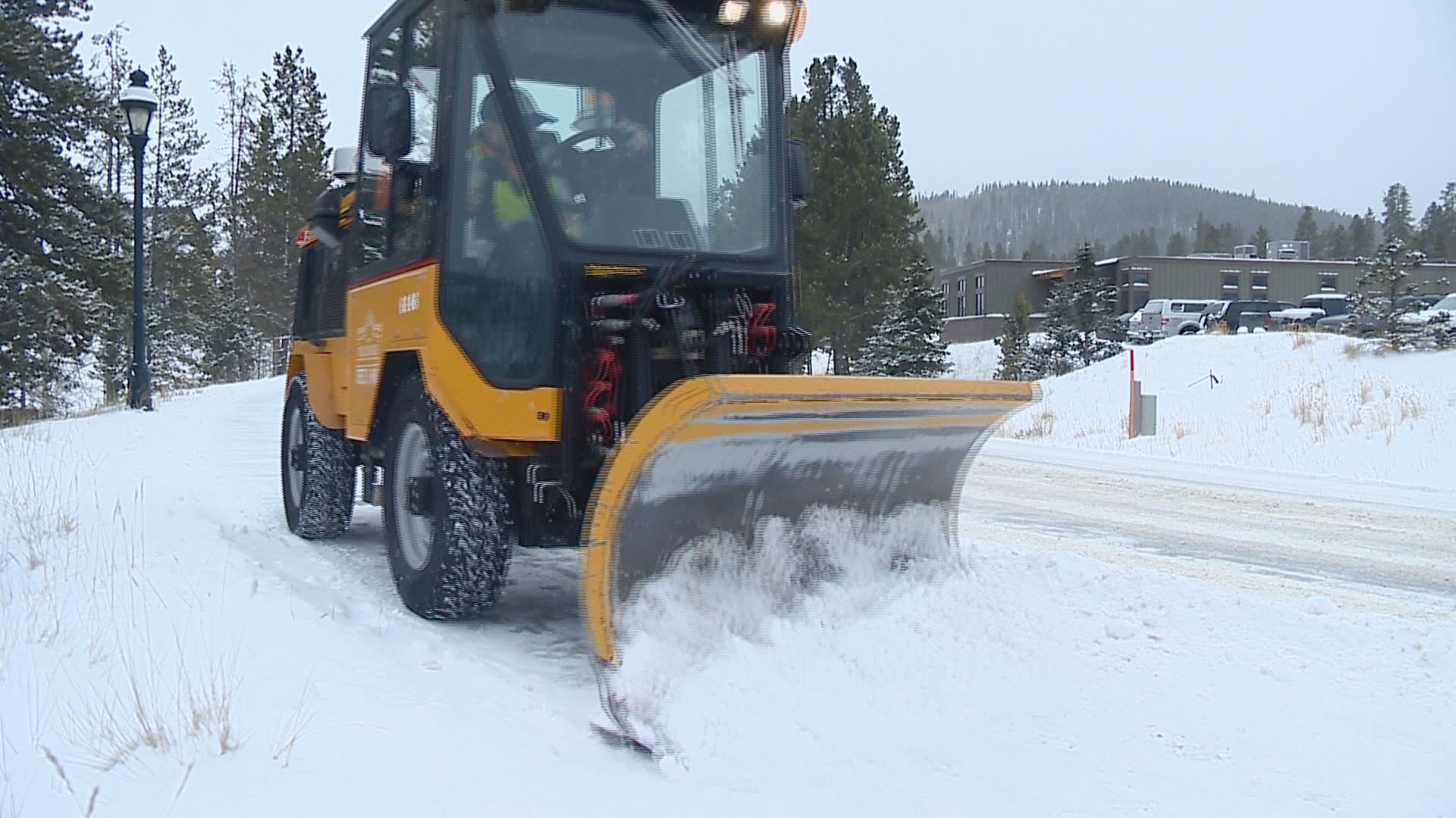Snow plow crews hard at work in the High Country | 9news.com