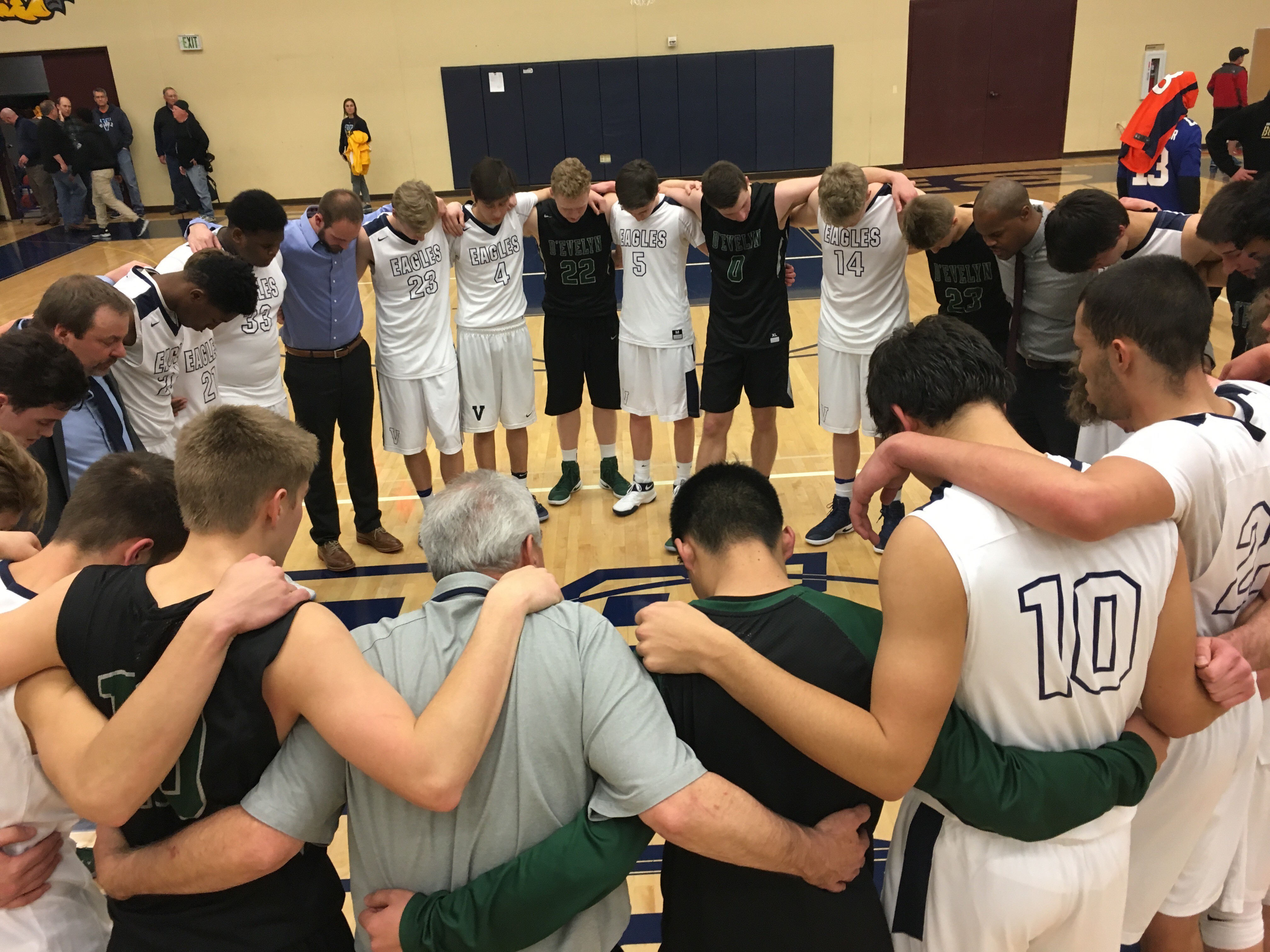 D'Evelyn boys' basketball knocks off No. 1 ranked Valor Christian ...