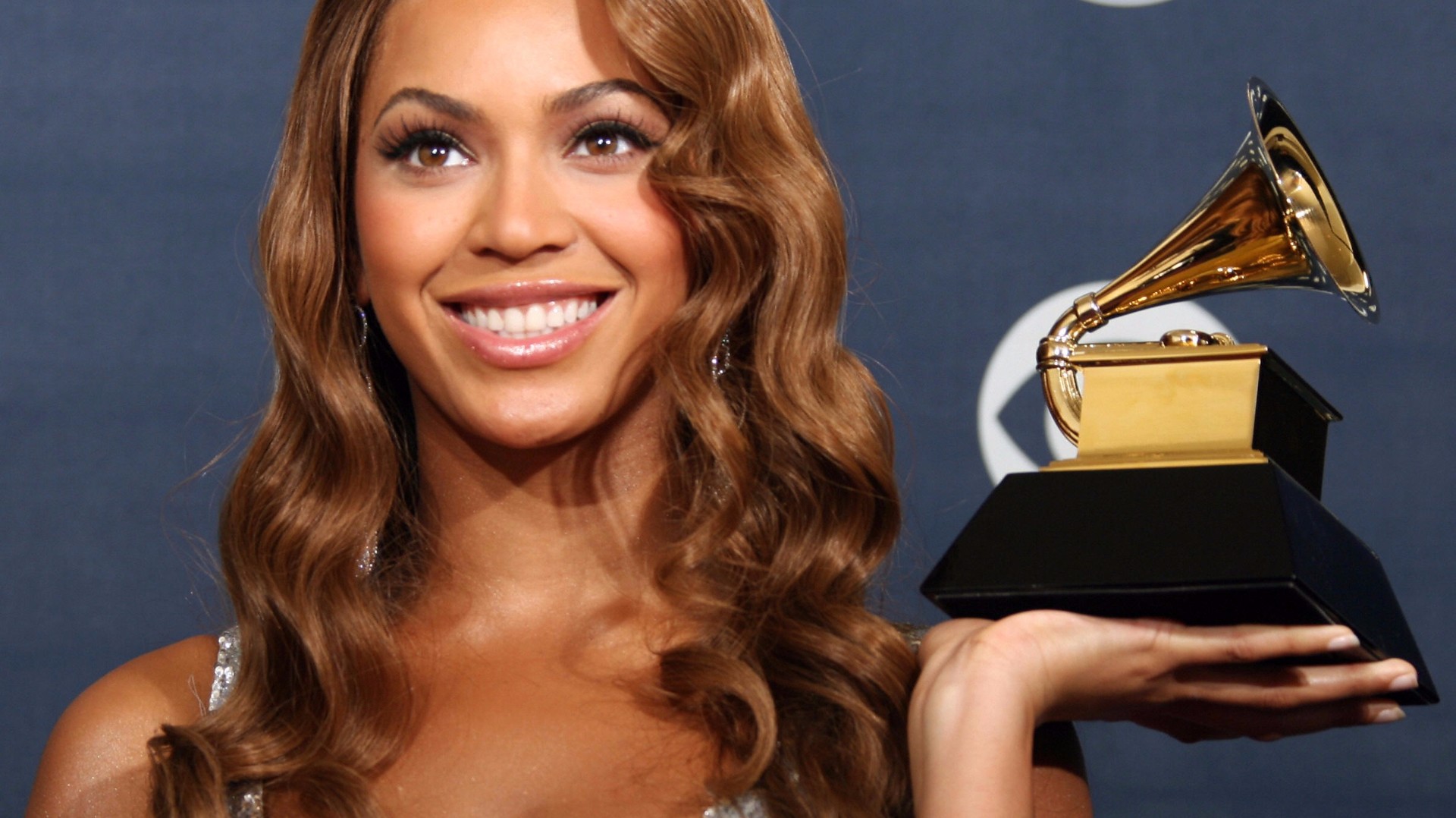 Here's what the Grammy Awards looked like 10 years ago | 9news.com