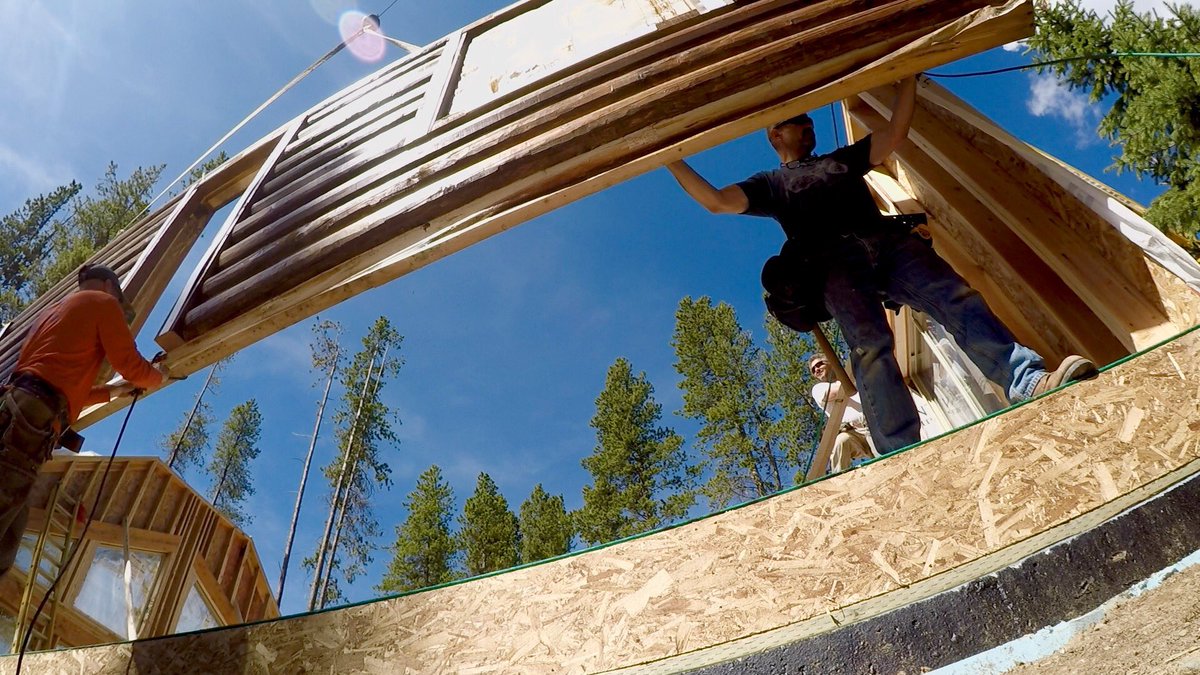 Builders in Breckenridge building a house in one day | 9news.com