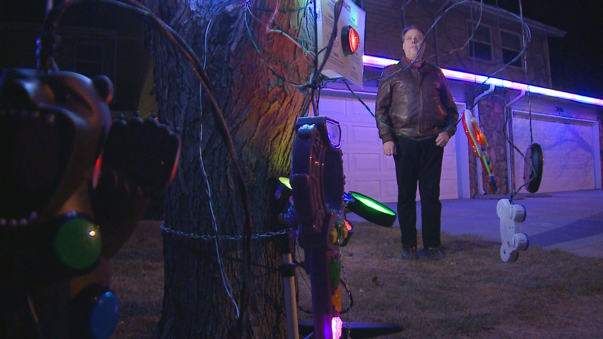 'Rock Band Tree': Christmas lights move to what you play on the ...